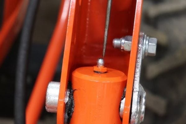 Broken Grease Fitting: Troubleshooting Tips and Solutions