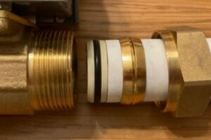 How to Install Compression Fitting on Plastic Tubing - Topa