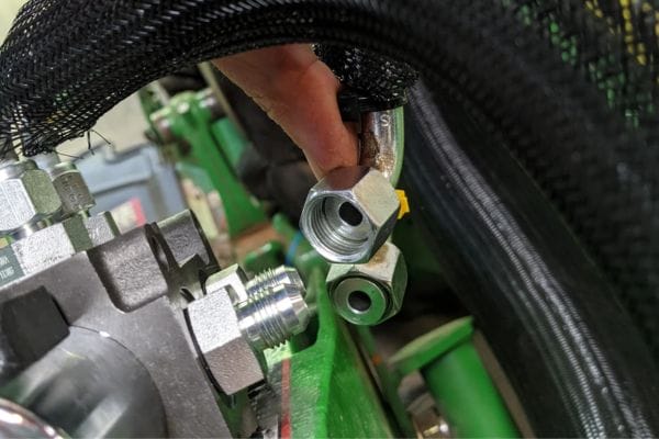 Connecting and Disconnecting Hydraulic Hoses: Safe Practices